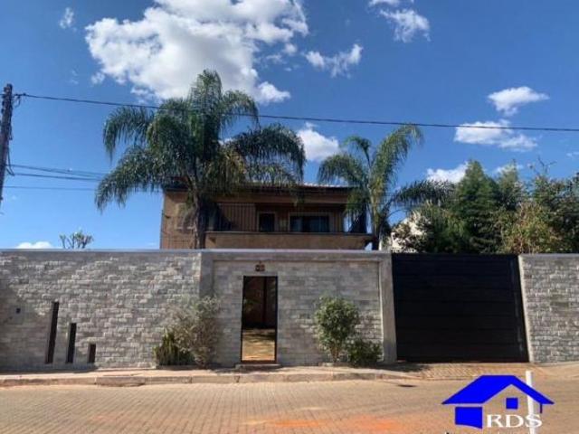 RDS vende Lindíssima casa sobrado 03 suítes, fino acabamento