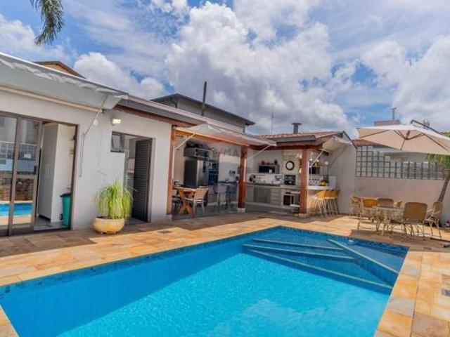 RE/MAX VENDE Casa no bairro Nova Campinas, com 3 quartos 1 suíte, 281m2 por R$ 1.495.000