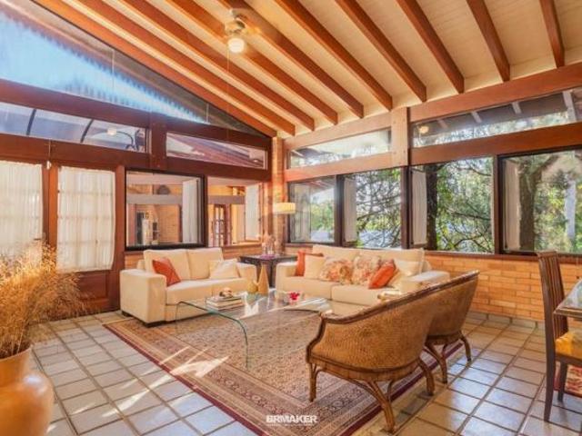 RE/MAX VENDE Casa no Condomínio Jardim Botânico, 3 suítes sendo uma térrea, com 362m2, por R$ 2.48