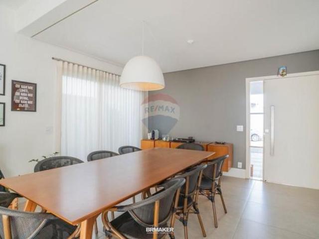 RE/MAX VENDE Casa no Condomínio Martina Franca, 4 quartos sendo 2 suítes, 191m2 por R$ 1.738.500,00