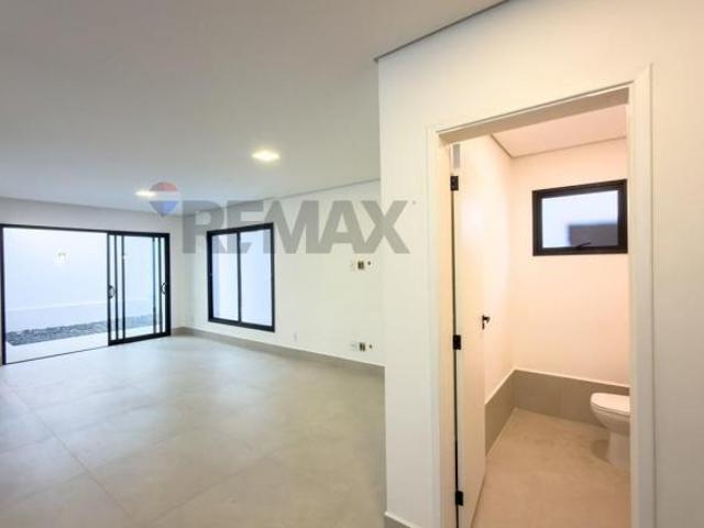 REMAX vende casa no condomínio Slim Village Taquaral, última disponível, com 232 m², 3 suítes, roof