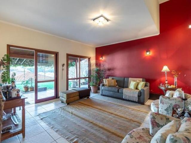 RE/MAX VENDE Casa no Condomínio Parque da Hípica, 4 quartos sendo 2 suítes, 249m2 por R$ 1.650.000,0