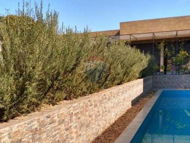 RE/MAX VENDE Casa no Parque do Lago em Espírito Santo do Pinhal / SP com 477m2
