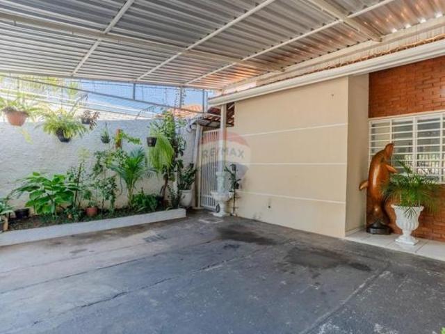 RE/MAX Vende Casa no Residencial Campina Verde 3 quartos, sendo 1 suíte, 2 banheiros no total