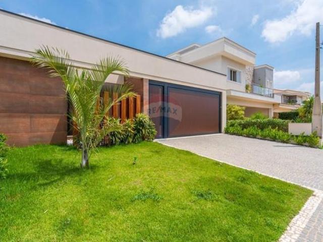 RE/MAX Vende Casa Nova e Térrea I Condomínio Chácara Prado R$ 2.340.000 I 286m², 3 suítes, 5 banheir