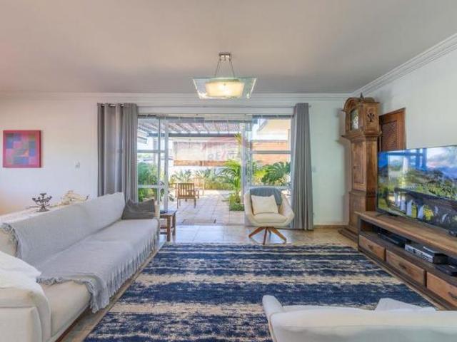 REMAX VENDE Casa / Sobrado a Venda no Jardim das Paineiras, com 03 suítes, salas e cozinhas integrad