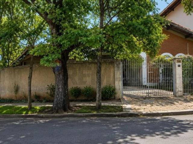 RE/MAX VENDE | Casa térrea na Cidade Universitária Excelente oportunidade para morar, investir ou