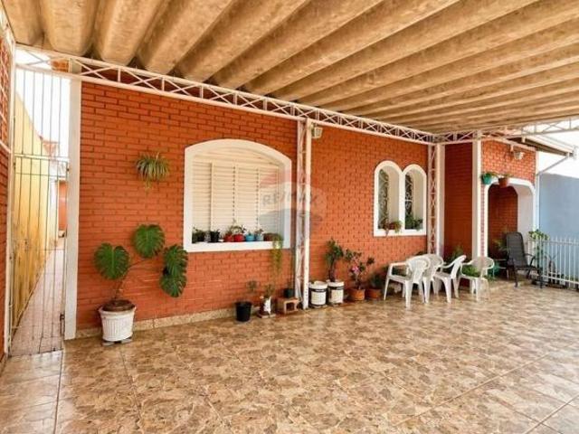 RE/MAX vende | Casa 3 Quartos 2 Vagas 250m2 | Jardim São Pedro R$585.000,00 | Campinas/SP