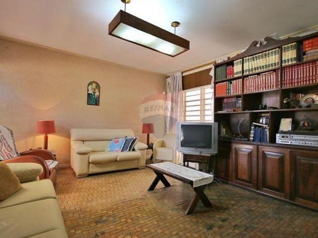 RE/MAX Vende Casa 3 quartos, sendo 01 suíte, sala 2 ambientes, copa, cozinha, jardim de inverno, 4 v