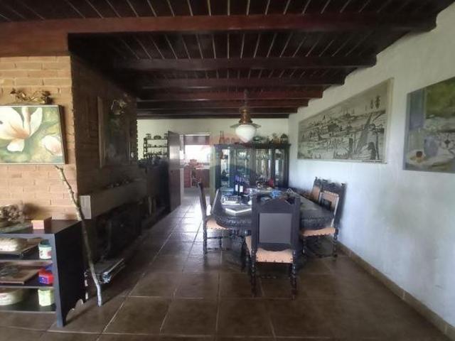 RE/MAX VENDE chácara de 4.270 m2 por R$700.000,00 com casa ampla, piscina e casa de caseiro. São Ro