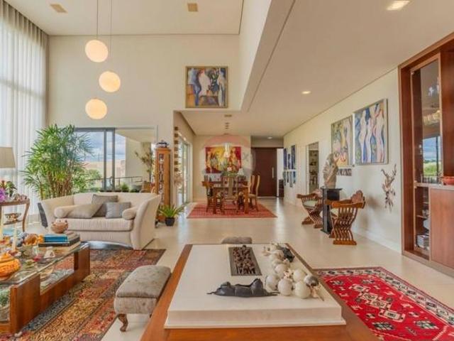 RE/MAX Vende Maravilhosa Casa Térrea de Alto Padrão, 3 quartos, 3 vagas, no Residencial Parque das A