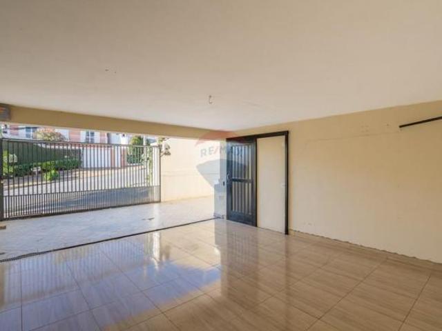 RE/MAX vende sobrado residencial e/ou comercial ZM2 no Jd. Guarani em Campinas, com 5 quartos 1 s