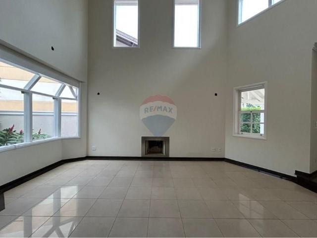 RE/MAX ALUGA CASA EM CONDOMÍNIO 3 SUÍTES 360 M² 4 VAGAS E PISCINA AQUECIDA R$ 15.000,00 BARÃO GERALDO CAMPINAS/SP