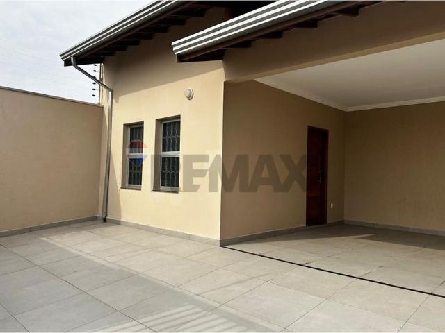 RE/MAX aluga Casa, 3 dormitórios, 1 suíte, 153m², 4 vagas, R$ 4.500,00 Alto das Colinas /Valinhos