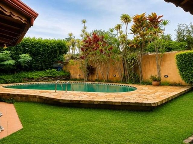 REMAX Aluga casa 5 dormitórios sendo 3 suítes, Jardim das Paineiras, Campinas/SP