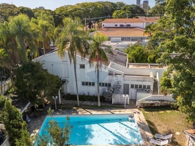 RE/MAX Casa Nova Campinas vende Casa ampla 1.212m² de área Total e 628m² de construção na Nova Camp