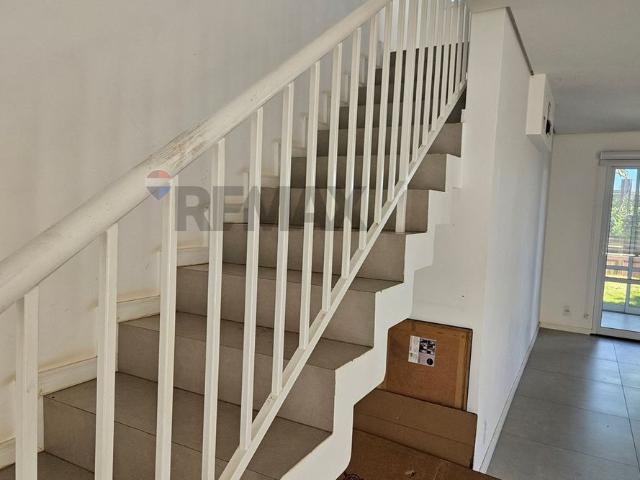 RE/MAX rents a townhouse with 2 suites, in Villaggio Shangrilá, in Campinas
