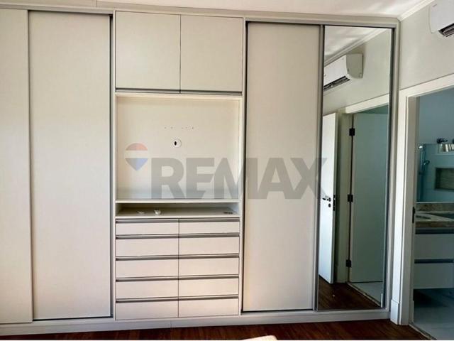 RE/MAX rents an apartment in Swiss Park, with 3 bedrooms, 1 of which is a suite, and 2 parking spaces