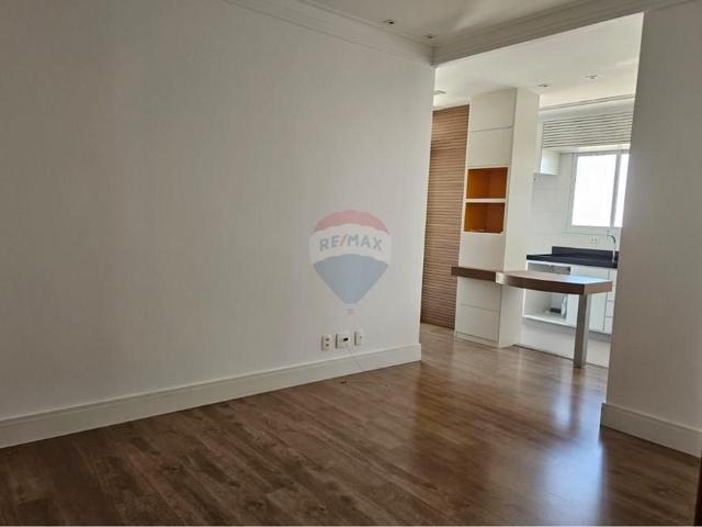 RE/MAX rents an apartment with one suite and a gourmet balcony in Cambuí for R$ 4,000.00 per month