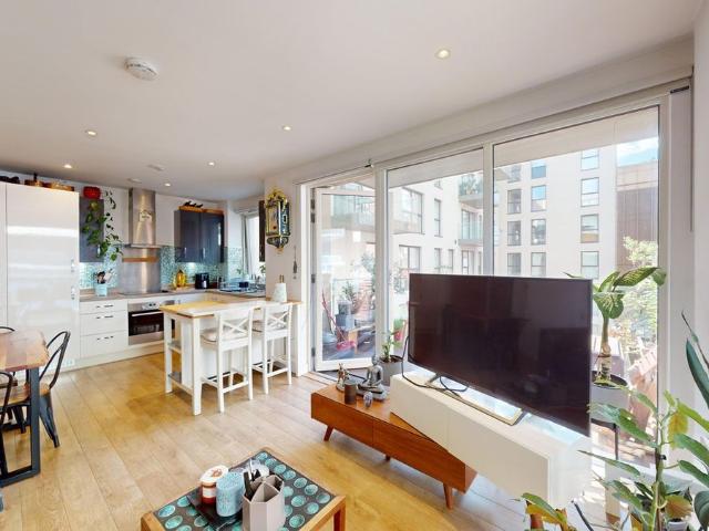 Reminder Lane, Greenwich SE10, 2 bed flat to rent, £2,200 pcm | PrimeLocation