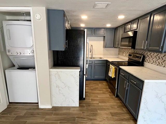 REMODELED 1 BED 1 BATH CENTRAL PHOENIX CONDO FOR
