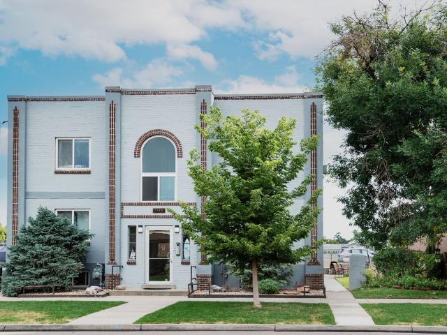 Remodeled 1 bed unit for rent will go fast!