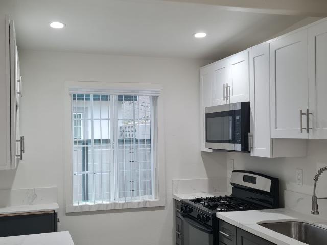 Remodeled 1 Bedroom Unit in Orange