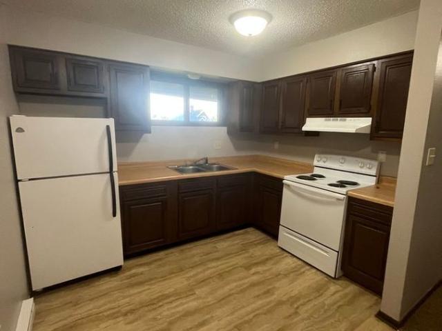 Remodeled 2 bed Unit With Easy Access to Town