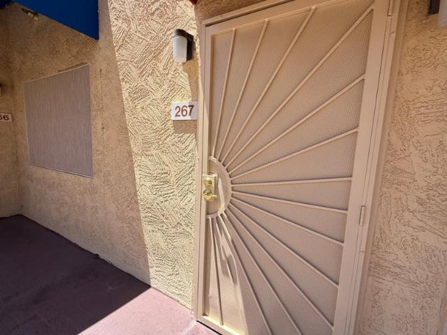 Remodeled _be _Bath condo. partial utilities inclu