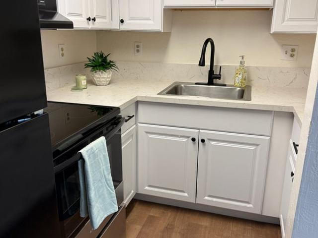 Remodeled _be _Bath condo. partial utilities inclu