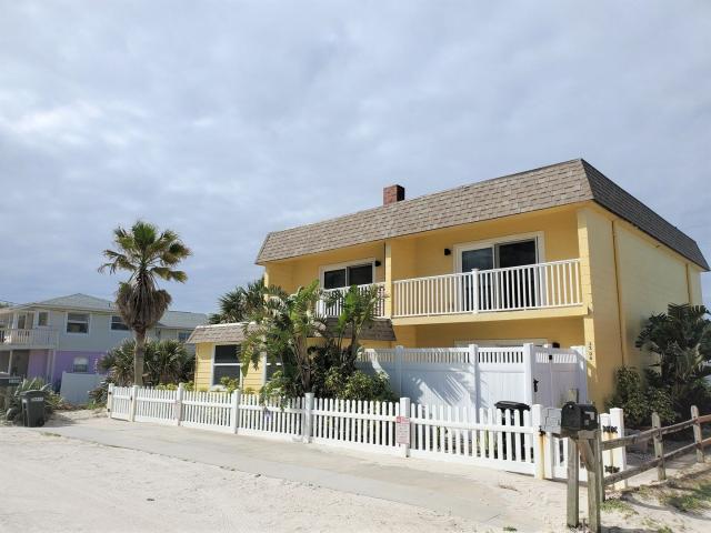 Summer Special $500 Off 1st Month's Rent at Remodeled Beachside Townhome