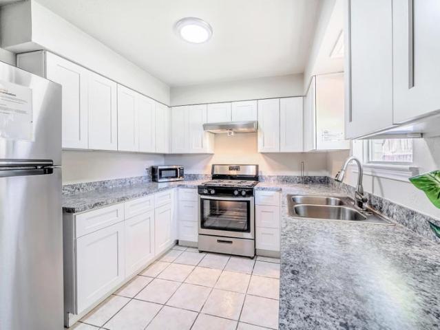 Remodeled Houston Home w Patio & Bus Stop Steps A
