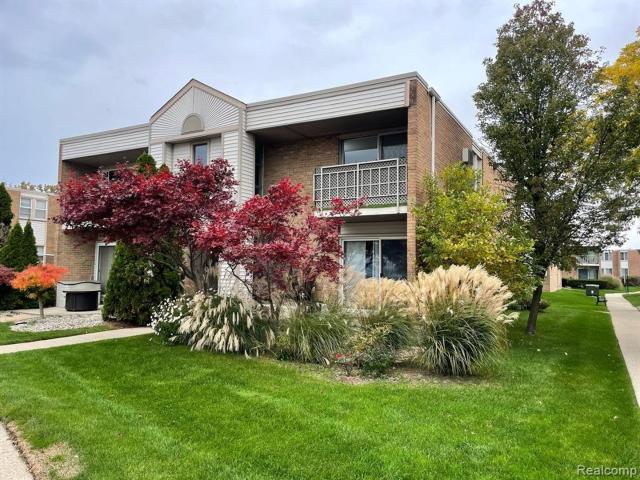 Remodeled Lakefront Upper Level Unit with Stunning West facing Sunset Views over Cass Lake