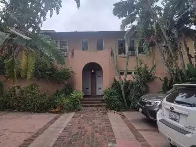 Remodeled Studio 1816 N Harvard Blvd #1816