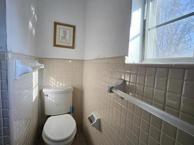 Remodeled Texas Ranch Style Home in Oak Cliff area | Bus Stop Walking Distance | Parking Available | Near Major Highways | Sunroom | Living Room | Spacious Kitchen | All kinds of rooms small to large, private entrance, studio with kitchenette