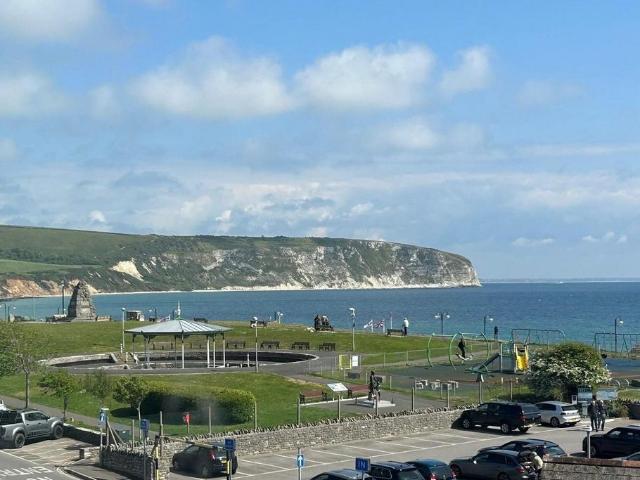 Rempstone Road, Swanage 2 bed apartment to rent £1,050 pcm £242 pw