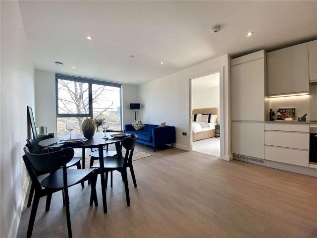 Rent at Thames Quarter in the heart of Reading's town centre. Benefiting from a residents gym, lounge, terraces, private cinema and dining room