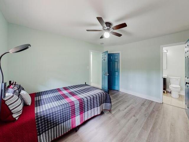 Rent Fast! Right off Chapel Hill Rd Walk to Target, McDonalds, Panda Express, Dollar Store | No Move In Fee, Free Fast Wi Fi $, Monthly Cleaning, Quiet Neighborhood, + Friendly Padmates