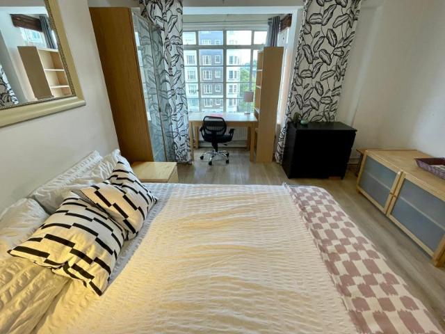 Rent Includes All Bills 3 Bedrooms Opposite LBS