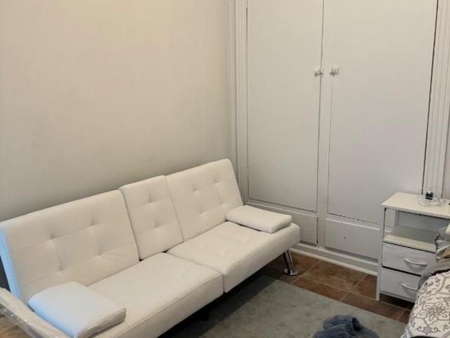 Rent: 720$ to 750$ per month and the tenants pay