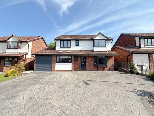 Rental! 3 BA 4 bedroom detached house for rent in Firs Road, B.