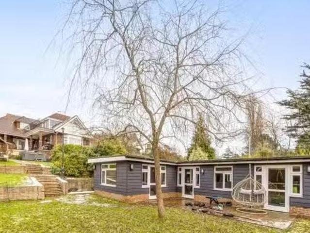 Cozy 3 BA 4 bedroom house for rent in Court Close, Brighton, BN1