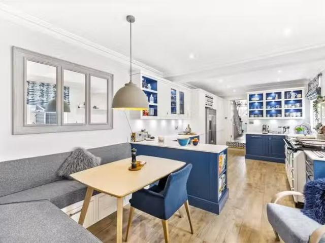 Rental! 3 BA 4 bedroom terraced house for rent in Brighton Roa.