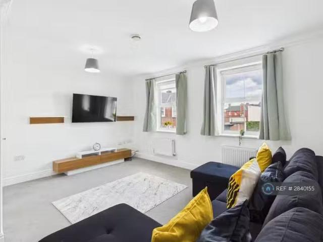 Cheap 3 BA 4 bedroom terraced house for rent in Brookbank Clos.