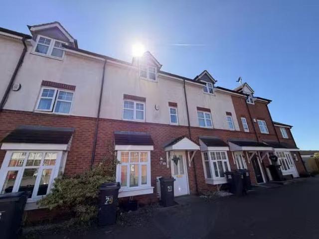 Unique 3 BA 4 bedroom terraced house for rent in Netherhouse C.
