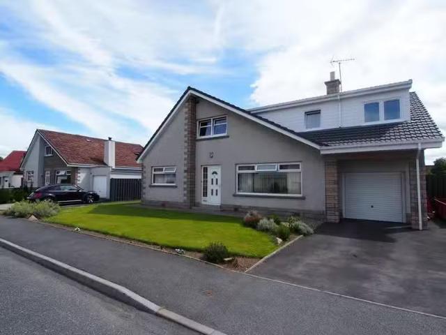 Rental! 3 BA 5 bedroom detached house for rent in Ashlea Avenu.
