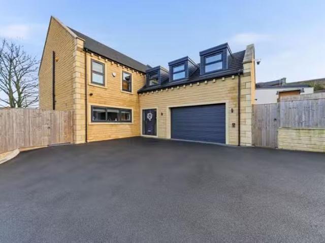 Cheap 3 BA 5 bedroom detached house for rent in Kings Place Dr.