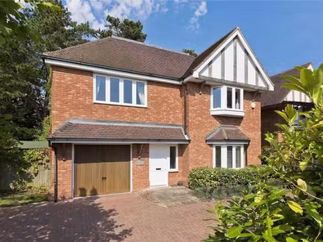 Unique 3 BA 5 bedroom detached house for rent in Littleheath L.