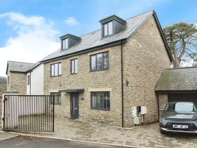 Cheap 3 BA 5 bedroom Detached House to rent, The Pinnacle, New.