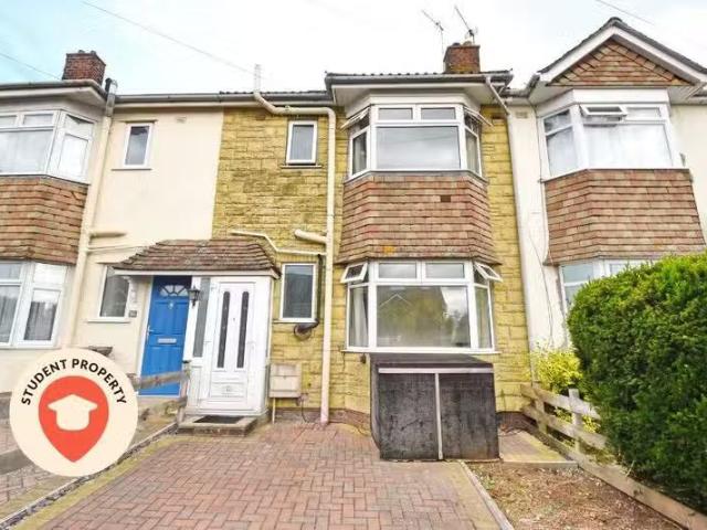 Cozy 3 BA 6 bedroom house for rent in Branksome Drive, Filton.